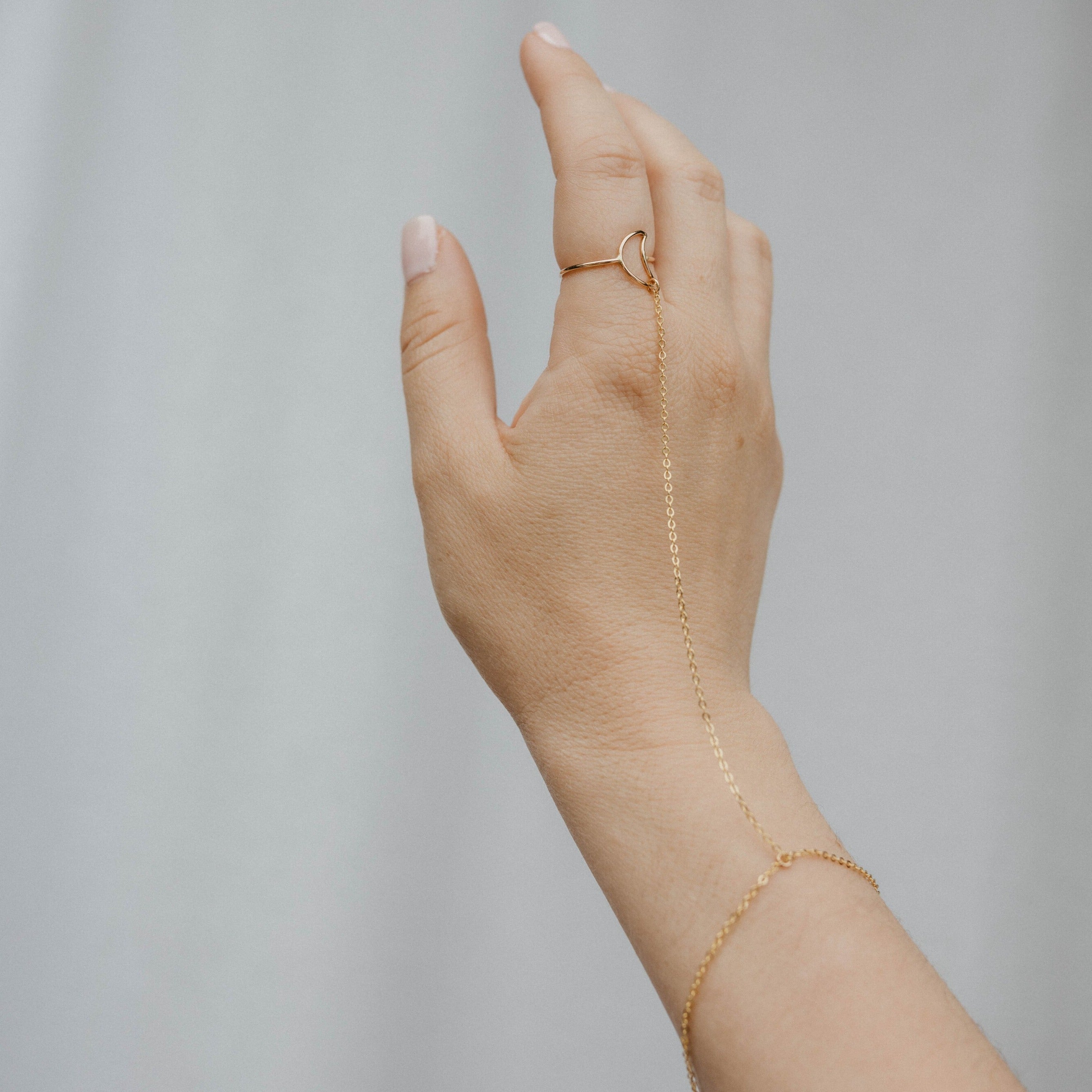 Selene Hand Chain – Rising